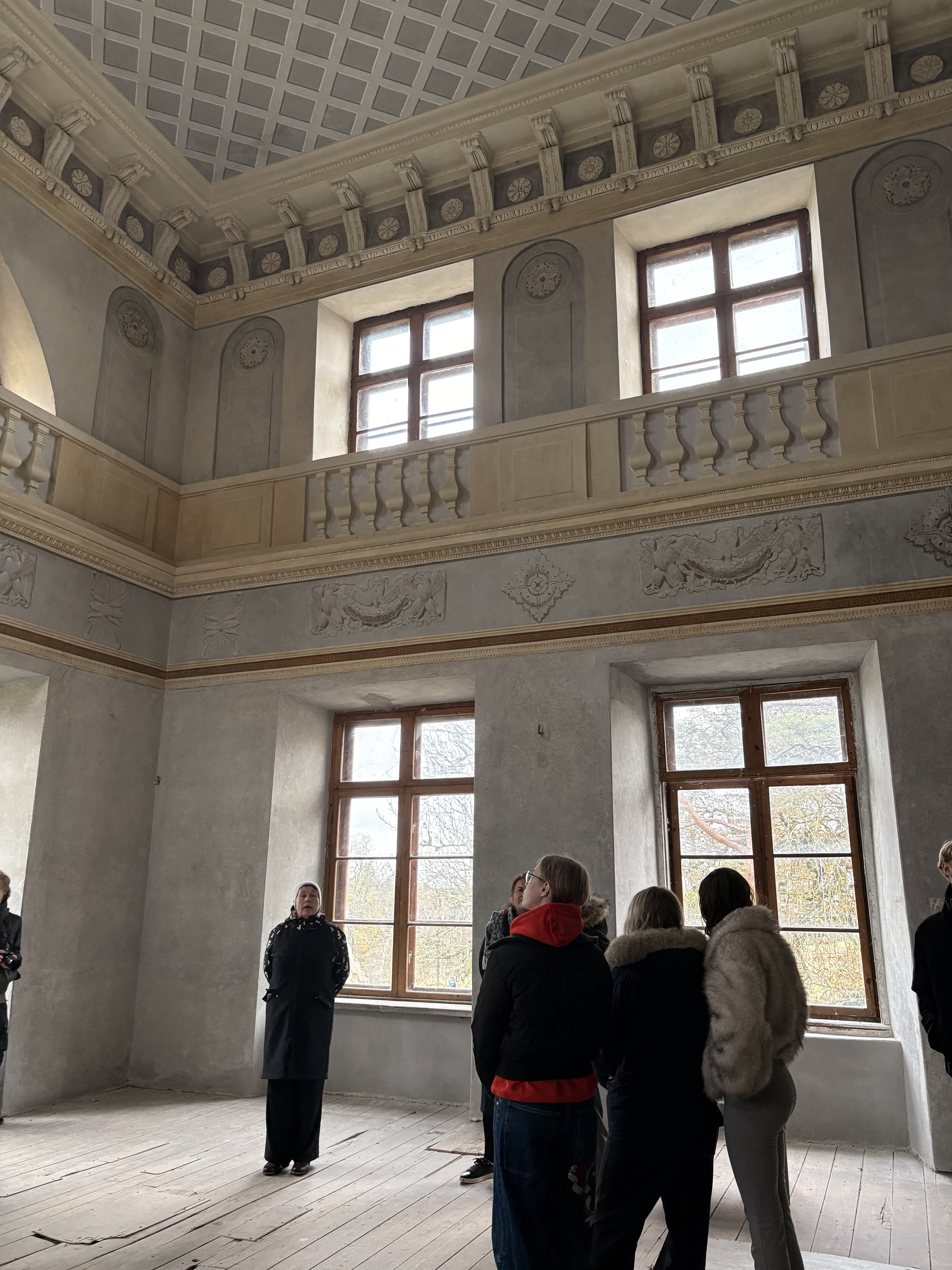 Gümnaasiumi A-klassid külastasid Lääne-Virumaa ajaloolisi kohti ...